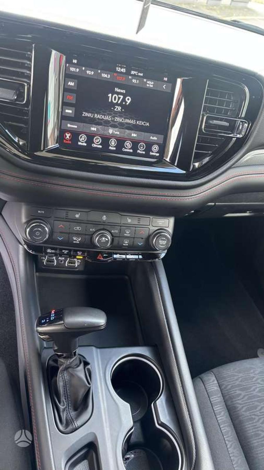 Black Dodge Durango 2023 in Panevezys, with an engine capacity of 3.60 L and mileage of 45 thousand km for 25900 €, photo 10 on AUTOMOTO.COM.LV