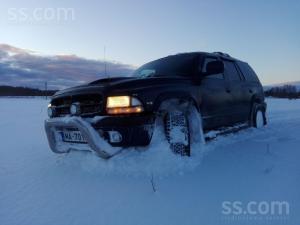 Blue Dodge Durango 1998 in Aizkraukle, with an engine capacity of 5.20 L and mileage of 0 thousand km for 3950 €, photo 13 on AUTOMOTO.COM.LV
