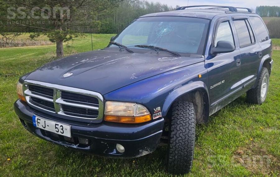 Zils Dodge Durango 1999 Valka, ar dzinēja tilpumu 5.90 L un nobraukumu 178 tūkst. km par 2400 €, foto 1 vietnē AUTOMOTO.COM.LV
