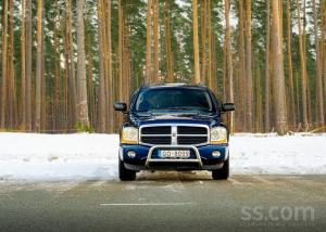 Blue Dodge Durango 2004 in Riga, with an engine capacity of 5.70 L and mileage of 209 thousand km for 3490 €, photo 2 on AUTOMOTO.COM.LV