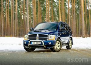 Blue Dodge Durango 2004 in Riga, with an engine capacity of 5.70 L and mileage of 209 thousand km for 3490 €, photo 3 on AUTOMOTO.COM.LV
