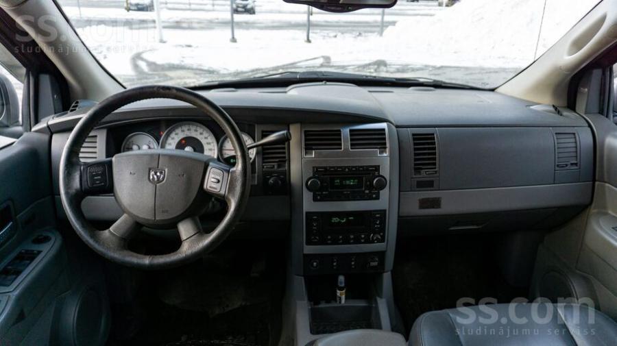 Blue Dodge Durango 2004 in Riga, with an engine capacity of 5.70 L and mileage of 209 thousand km for 3490 €, photo 11 on AUTOMOTO.COM.LV