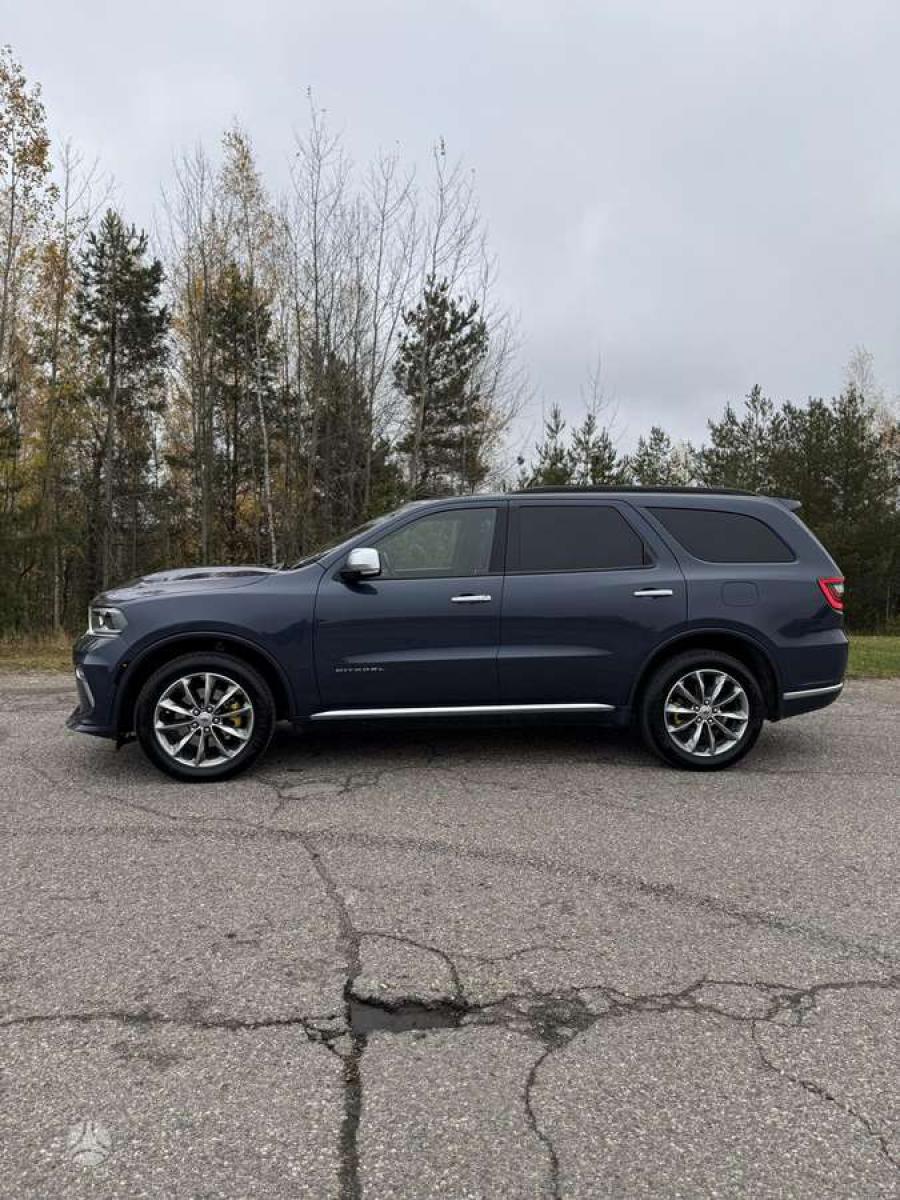 Blue Dodge Durango 2021 in Siauliai, with an engine capacity of 3.60 L and mileage of 90 thousand km for 27500 €, photo 1 on AUTOMOTO.COM.LV
