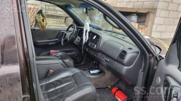 Brūns Dodge Durango 1999 Rīga, ar dzinēja tilpumu 5.90 L un nobraukumu 222 tūkst. km par 2000 €, foto 5 vietnē AUTOMOTO.COM.LV