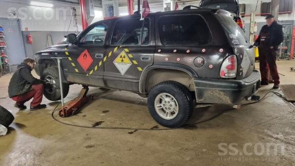 Brūns Dodge Durango 1999 Rīga, ar dzinēja tilpumu 5.90 L un nobraukumu 222 tūkst. km par 2000 €, foto 1 vietnē AUTOMOTO.COM.LV