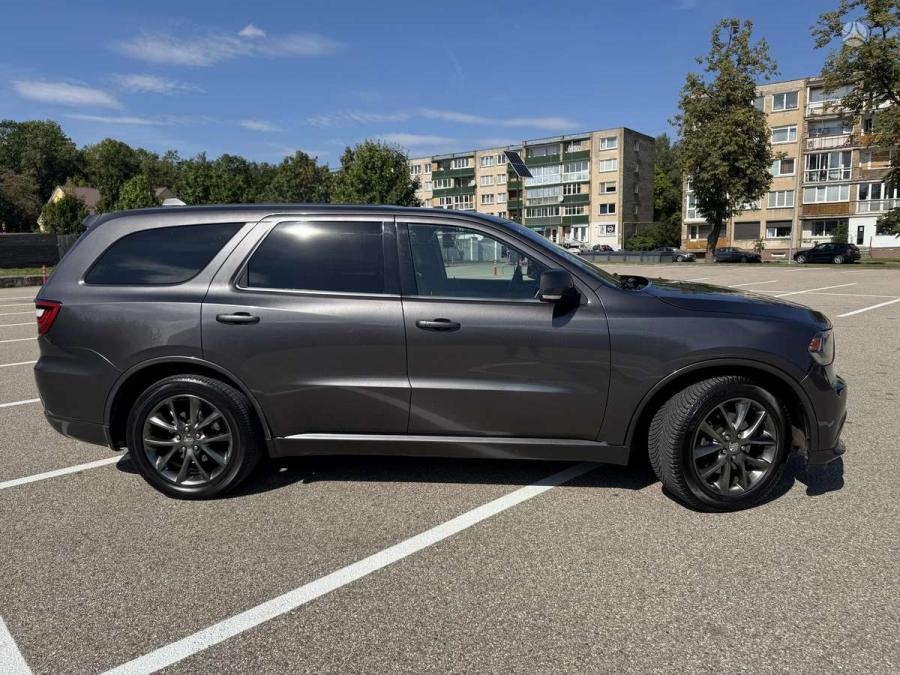 Grey Dodge Durango 2014 in Kedainiai, with an engine capacity of 5.65 L and mileage of 453 thousand km for 7000 €, photo 4 on AUTOMOTO.COM.LV