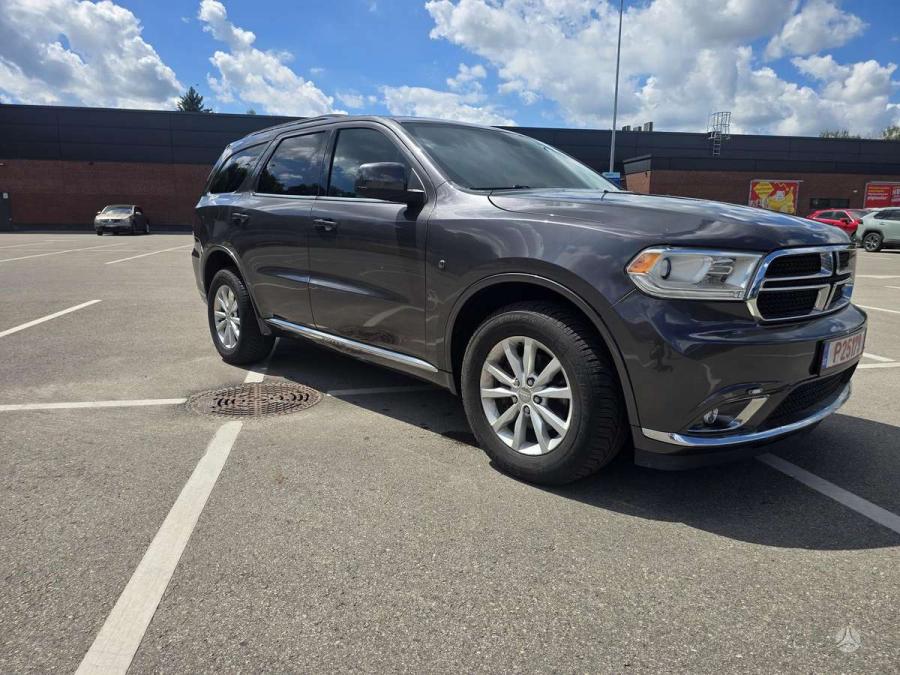 Grey Dodge Durango 2015 in Kaunas, with an engine capacity of 3.60 L and mileage of 169 thousand km for 14000 €, photo 1 on AUTOMOTO.COM.LV