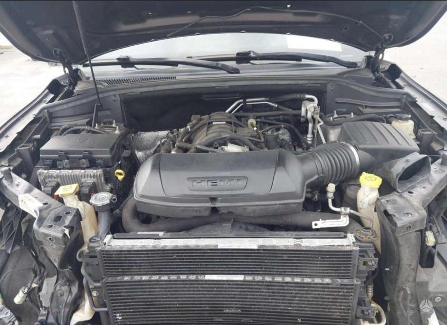 Grey Dodge Durango 2015 in Siauliai, with an engine capacity of 5.65 L and mileage of 267 thousand km for 8700 €, photo 9 on AUTOMOTO.COM.LV