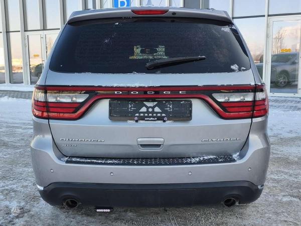 Pelēks Dodge Durango 2016 Viļņa, ar dzinēja tilpumu 3.60 L un nobraukumu 300 tūkst. km par 14950 €, foto 4 vietnē AUTOMOTO.COM.LV