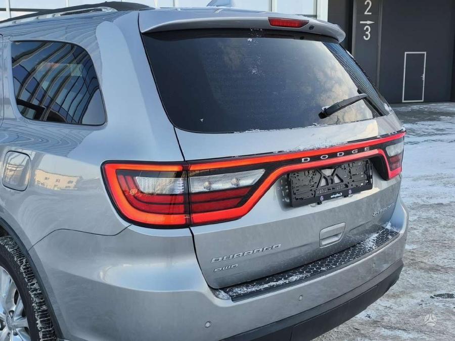Grey Dodge Durango 2016 in Vilnius, with an engine capacity of 3.60 L and mileage of 300 thousand km for 14950 €, photo 6 on AUTOMOTO.COM.LV