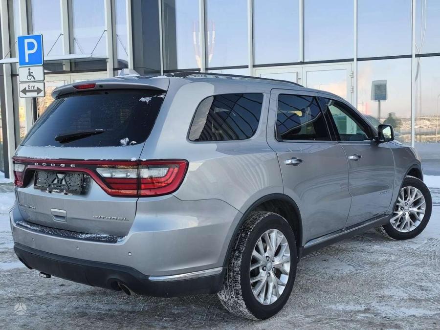 Grey Dodge Durango 2016 in Vilnius, with an engine capacity of 3.60 L and mileage of 300 thousand km for 14950 €, photo 15 on AUTOMOTO.COM.LV