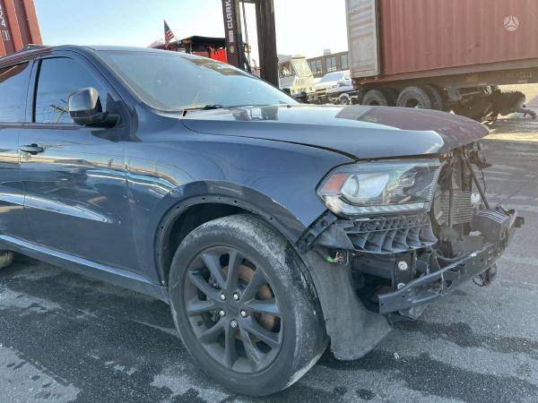 Grey Dodge Durango 2017 in Vilnius, with an engine capacity of 5.65 L and mileage of 180 thousand km for 11900 €, photo 2 on AUTOMOTO.COM.LV