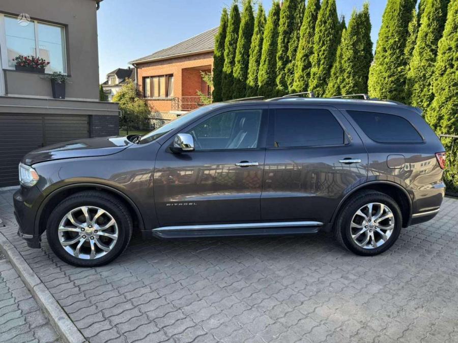 Grey Dodge Durango 2017 in Siauliai, with an engine capacity of 3.60 L and mileage of 0 thousand km for 8250 €, photo 5 on AUTOMOTO.COM.LV