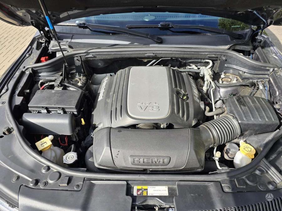 Grey Dodge Durango 2017 in Klaipeda, with an engine capacity of 5.65 L and mileage of 279 thousand km for 15300 €, photo 13 on AUTOMOTO.COM.LV