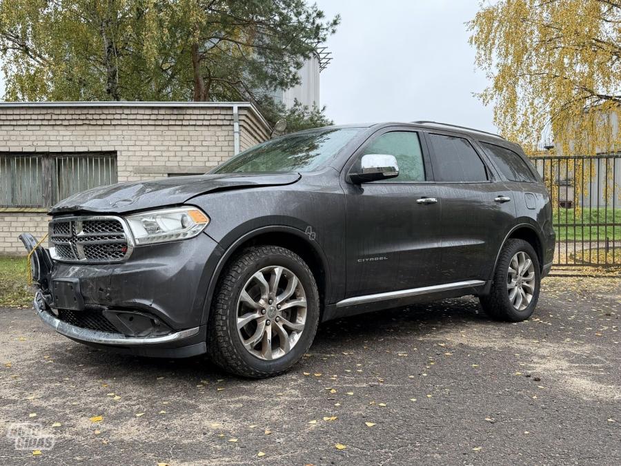 Grey Dodge Durango 2017 in Kaunas, with an engine capacity of 3.60 L and mileage of 155 thousand km for 9550 €, photo 1 on AUTOMOTO.COM.LV