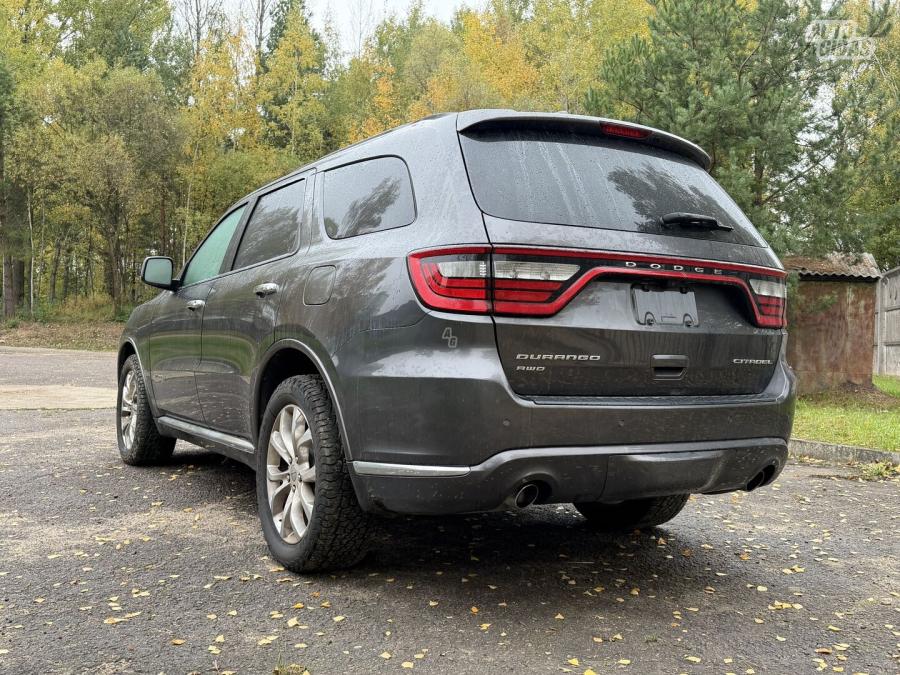 Grey Dodge Durango 2017 in Kaunas, with an engine capacity of 3.60 L and mileage of 155 thousand km for 9550 €, photo 3 on AUTOMOTO.COM.LV