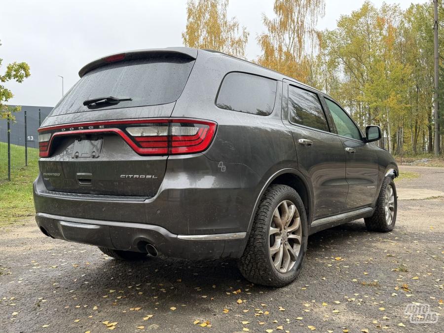 Grey Dodge Durango 2017 in Kaunas, with an engine capacity of 3.60 L and mileage of 155 thousand km for 9550 €, photo 4 on AUTOMOTO.COM.LV