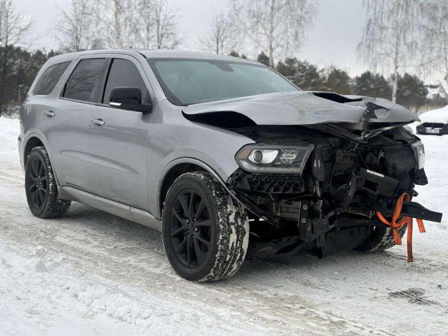 Grey Dodge Durango 2018 in Ukmerge, with an engine capacity of 5.65 L and mileage of 105 thousand km for 8500 €, photo 1 on AUTOMOTO.COM.LV