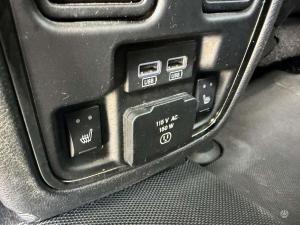 Grey Dodge Durango 2018 in Siauliai, with an engine capacity of 3.60 L and mileage of 245 thousand km for 10900 €, photo 18 on AUTOMOTO.COM.LV