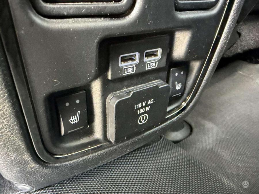Grey Dodge Durango 2018 in Siauliai, with an engine capacity of 3.60 L and mileage of 245 thousand km for 10900 €, photo 18 on AUTOMOTO.COM.LV