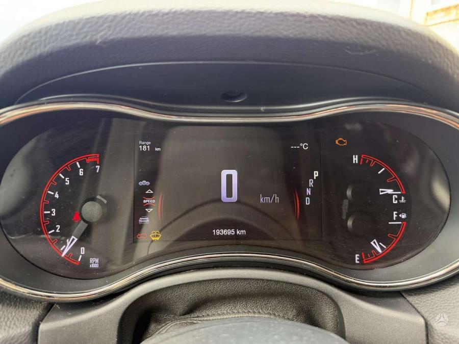 Grey Dodge Durango 2018 in Siauliai, with an engine capacity of 3.60 L and mileage of 194 thousand km for 10900 €, photo 10 on AUTOMOTO.COM.LV