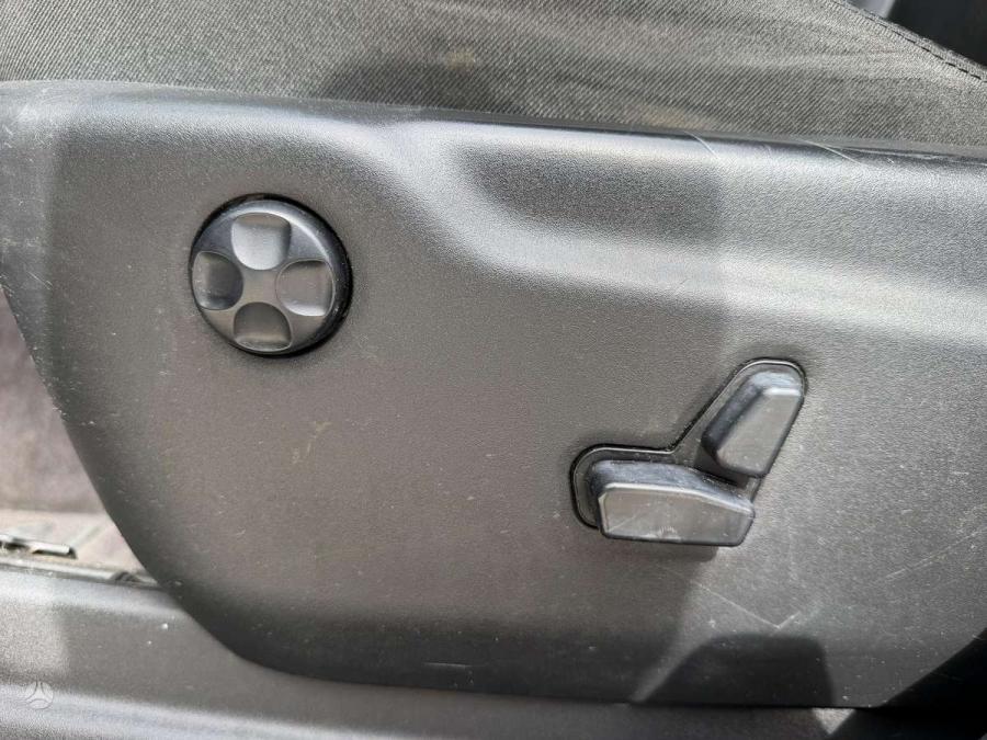Grey Dodge Durango 2018 in Siauliai, with an engine capacity of 3.60 L and mileage of 194 thousand km for 10900 €, photo 16 on AUTOMOTO.COM.LV