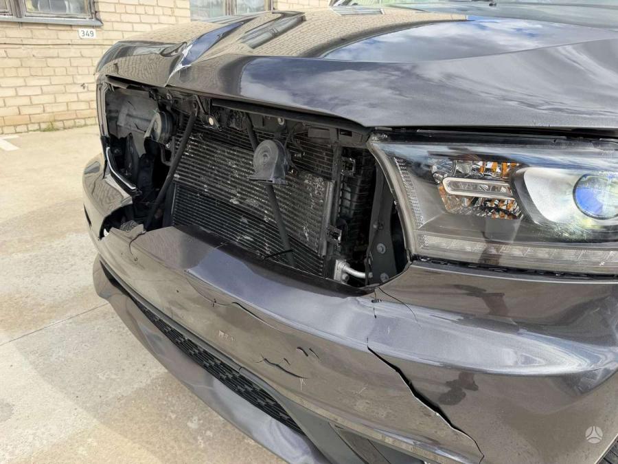 Grey Dodge Durango 2018 in Siauliai, with an engine capacity of 3.60 L and mileage of 194 thousand km for 10900 €, photo 23 on AUTOMOTO.COM.LV