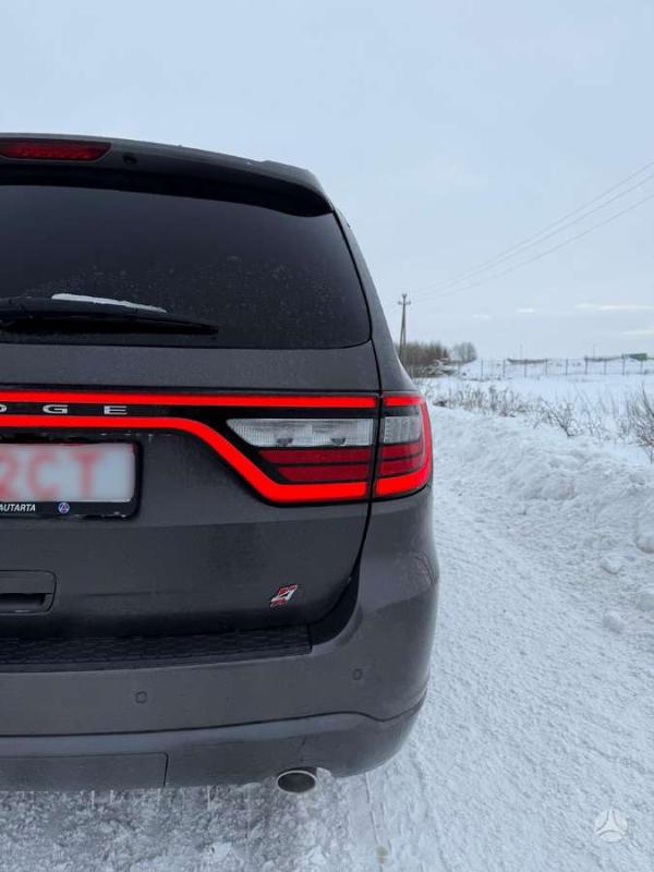 Grey Dodge Durango 2019 in Kretinga, with an engine capacity of 3.60 L and mileage of 122 thousand km for 17700 €, photo 4 on AUTOMOTO.COM.LV