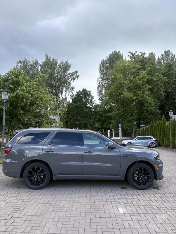 Grey Dodge Durango 2021 in Siauliai, with an engine capacity of 5.70 L and mileage of 77 thousand km for 24900 €, photo 4 on AUTOMOTO.COM.LV