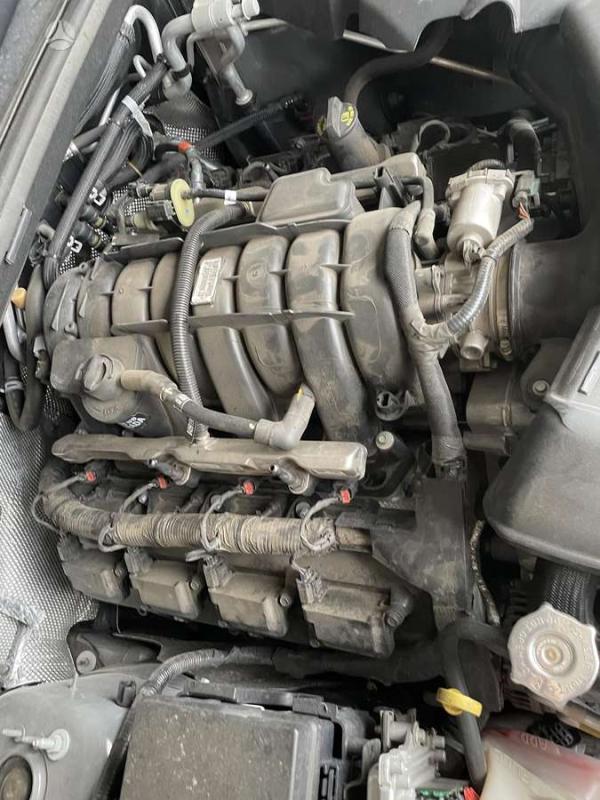 Grey Dodge Durango 2021 in Alytus, with an engine capacity of 5.65 L and mileage of 132 thousand km for 12000 €, photo 9 on AUTOMOTO.COM.LV