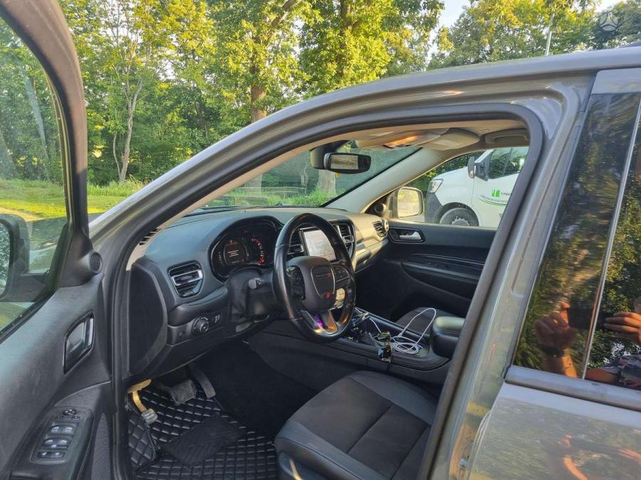 Grey Dodge Durango 2021 in Klaipeda, with an engine capacity of 3.60 L and mileage of 160 thousand km for 21000 €, photo 9 on AUTOMOTO.COM.LV