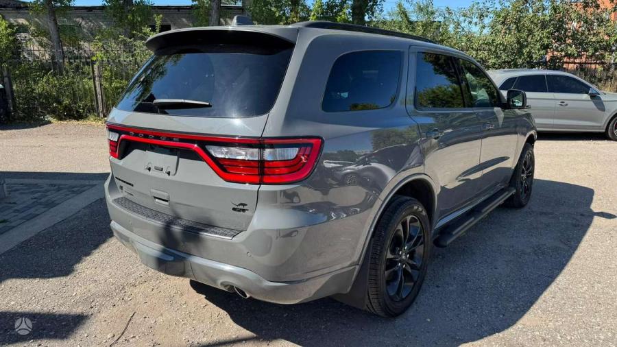 Grey Dodge Durango 2022 in Ukmerge, with an engine capacity of 3.60 L and mileage of 22 thousand km for 16999 €, photo 1 on AUTOMOTO.COM.LV