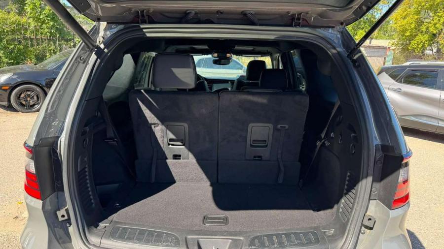 Grey Dodge Durango 2022 in Ukmerge, with an engine capacity of 3.60 L and mileage of 22 thousand km for 16999 €, photo 3 on AUTOMOTO.COM.LV