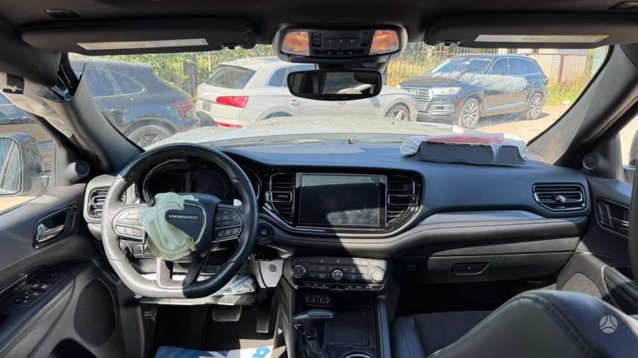Grey Dodge Durango 2022 in Ukmerge, with an engine capacity of 3.60 L and mileage of 22 thousand km for 16999 €, photo 16 on AUTOMOTO.COM.LV