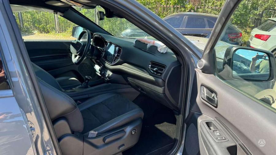 Grey Dodge Durango 2022 in Ukmerge, with an engine capacity of 3.60 L and mileage of 22 thousand km for 16999 €, photo 19 on AUTOMOTO.COM.LV