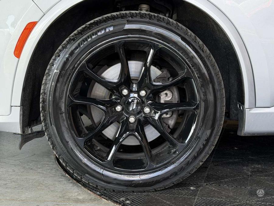 Pelēks Dodge Durango 2023 Kauņa, ar dzinēja tilpumu 5.65 L un nobraukumu 69 tūkst. km par 36490 €, foto 8 vietnē AUTOMOTO.COM.LV