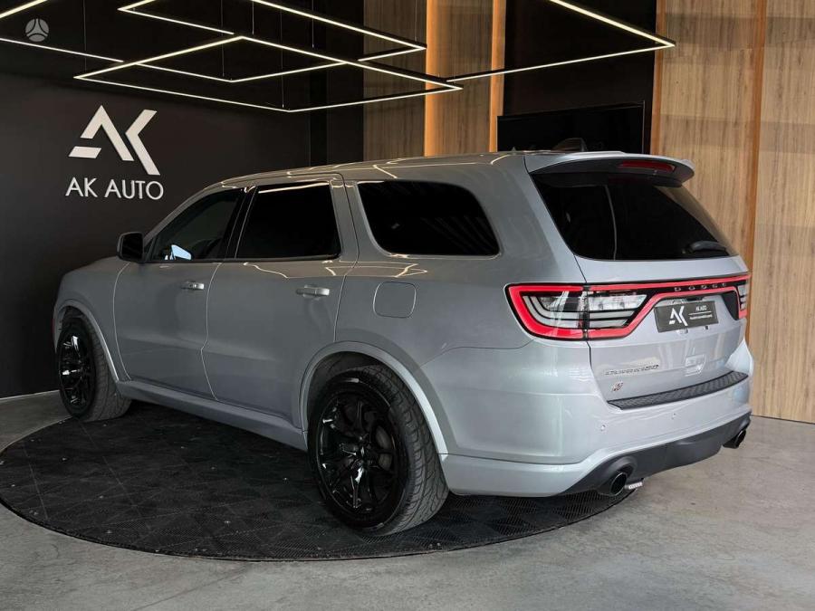 Pelēks Dodge Durango 2023 Kauņa, ar dzinēja tilpumu 5.65 L un nobraukumu 69 tūkst. km par 36490 €, foto 9 vietnē AUTOMOTO.COM.LV