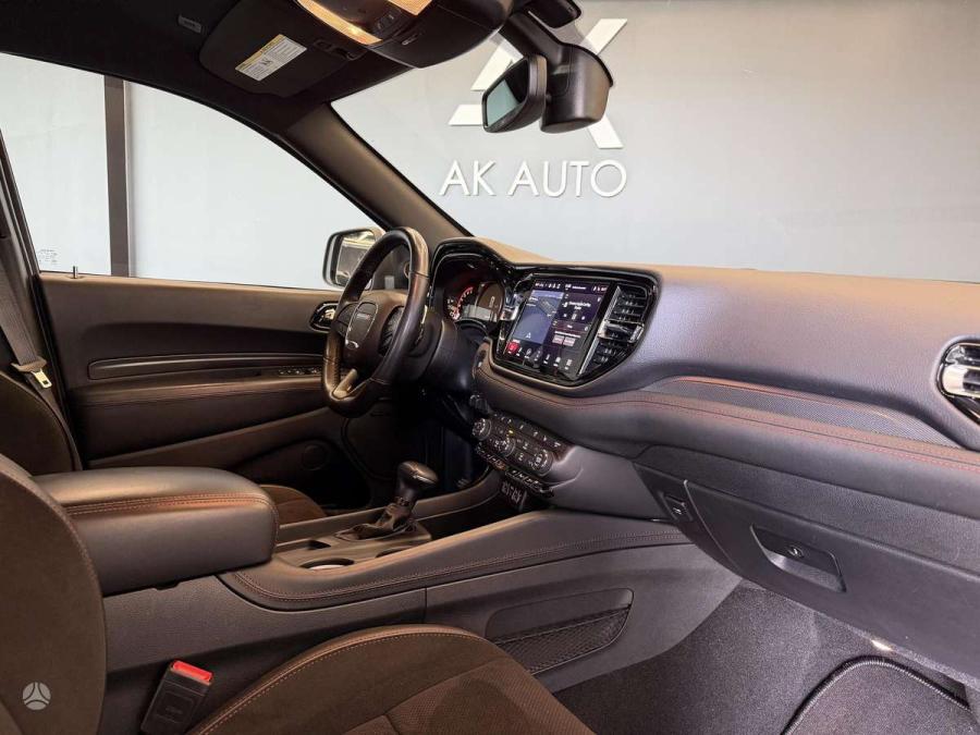 Pelēks Dodge Durango 2023 Kauņa, ar dzinēja tilpumu 5.65 L un nobraukumu 69 tūkst. km par 36490 €, foto 18 vietnē AUTOMOTO.COM.LV
