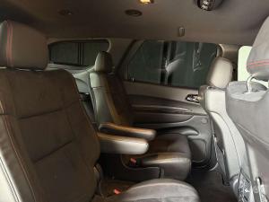 Pelēks Dodge Durango 2023 Kauņa, ar dzinēja tilpumu 5.65 L un nobraukumu 69 tūkst. km par 36490 €, foto 24 vietnē AUTOMOTO.COM.LV