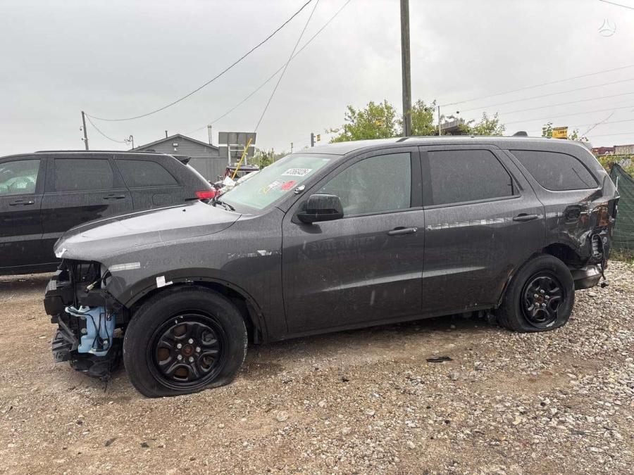 Grey Dodge Durango 2024 in Ukmerge, with an engine capacity of 5.65 L and mileage of 20 thousand km for 15999 €, photo 1 on AUTOMOTO.COM.LV