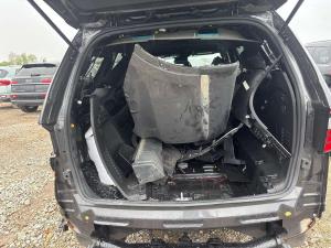 Grey Dodge Durango 2024 in Ukmerge, with an engine capacity of 5.65 L and mileage of 20 thousand km for 15999 €, photo 16 on AUTOMOTO.COM.LV
