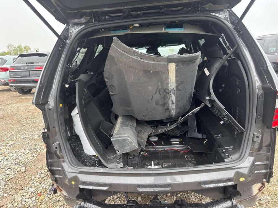 Grey Dodge Durango 2024 in Ukmerge, with an engine capacity of 5.65 L and mileage of 20 thousand km for 15999 €, photo 16 on AUTOMOTO.COM.LV