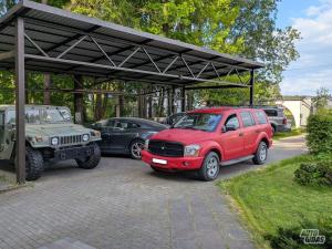 Sarkans Dodge Durango 2004 Viļņa, ar dzinēja tilpumu 4.70 L un nobraukumu 300 tūkst. km par 2200 €, foto  vietnē AUTOMOTO.COM.LV