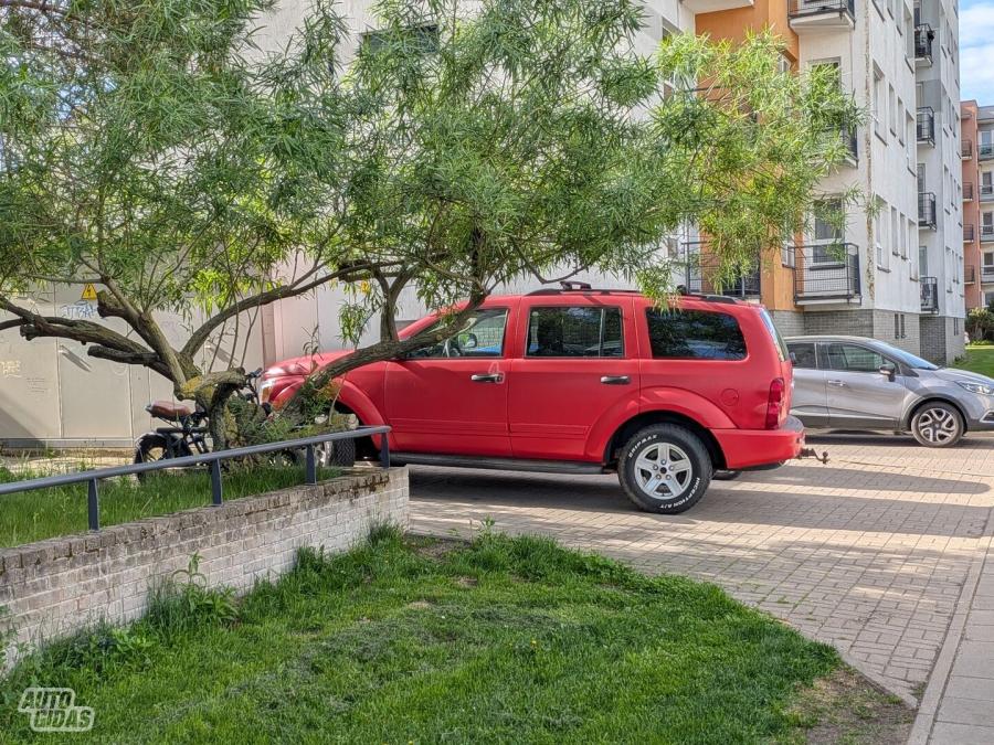 Red Dodge Durango 2004 in Vilnius, with an engine capacity of 4.70 L and mileage of 300 thousand km for 2200 €, photo 5 on AUTOMOTO.COM.LV
