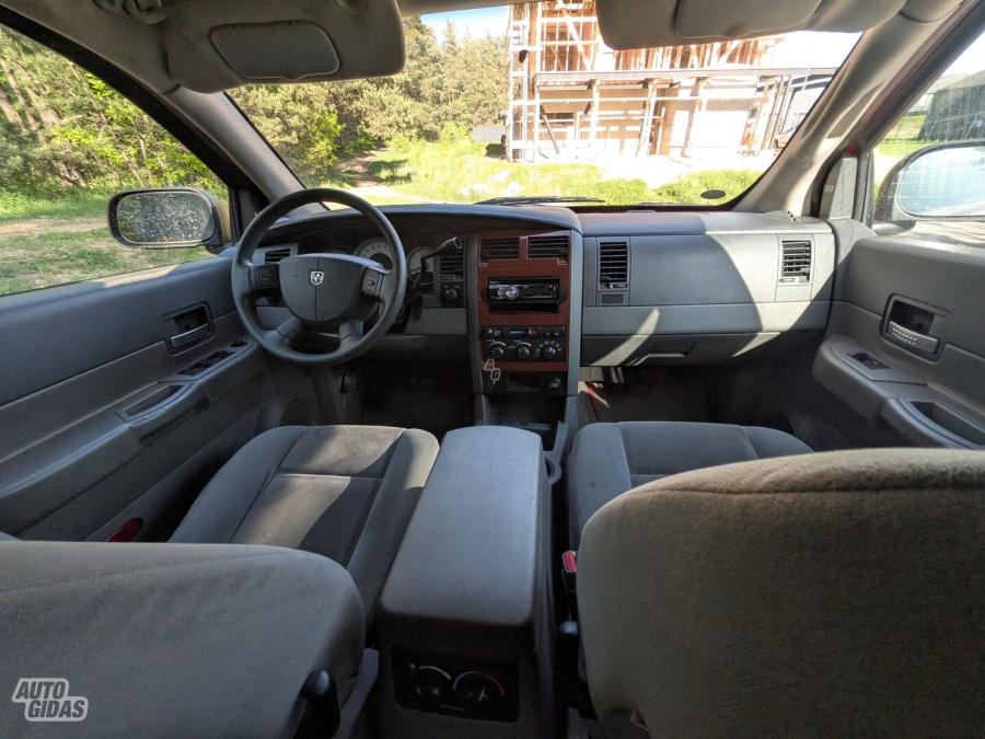 Red Dodge Durango 2004 in Vilnius, with an engine capacity of 4.70 L and mileage of 300 thousand km for 2200 €, photo 6 on AUTOMOTO.COM.LV