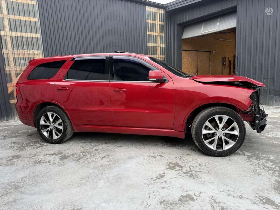 Red Dodge Durango 2015 in Siauliai, with an engine capacity of 5.65 L and mileage of 299 thousand km for 6600 €, photo 4 on AUTOMOTO.COM.LV