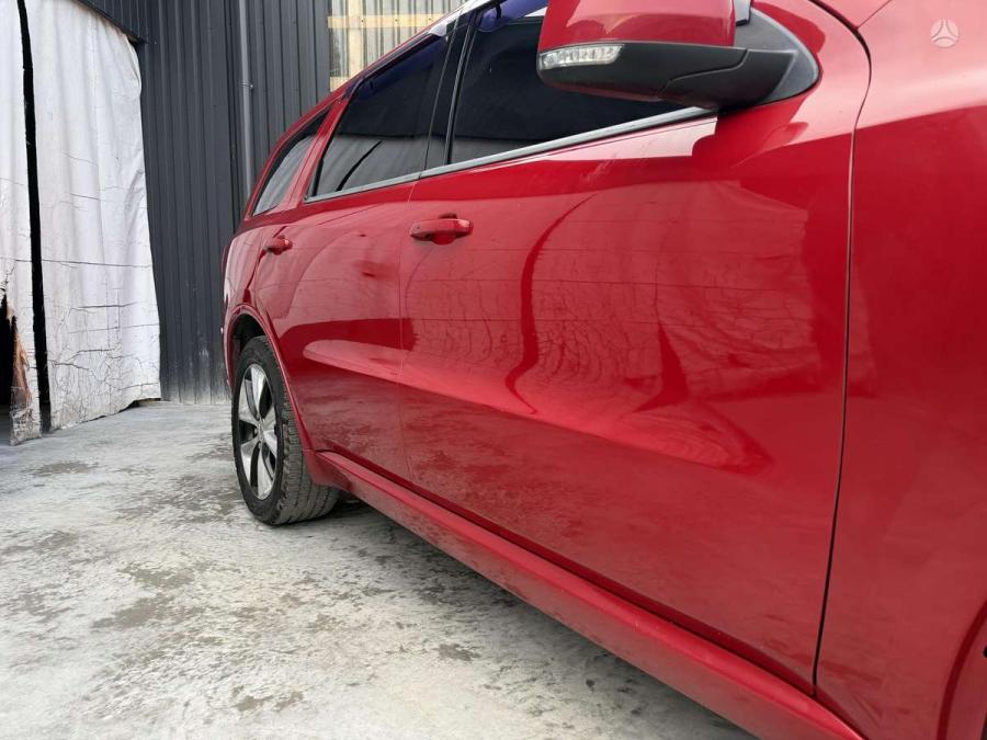 Red Dodge Durango 2015 in Siauliai, with an engine capacity of 5.65 L and mileage of 299 thousand km for 6600 €, photo 15 on AUTOMOTO.COM.LV