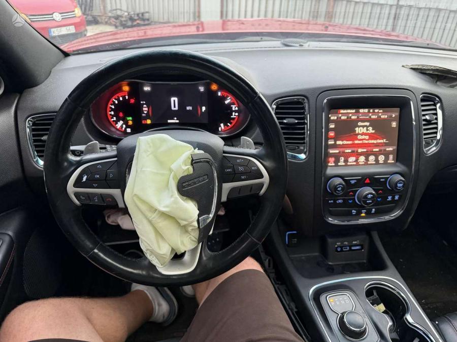Red Dodge Durango 2015 in Siauliai, with an engine capacity of 5.65 L and mileage of 299 thousand km for 6600 €, photo 26 on AUTOMOTO.COM.LV