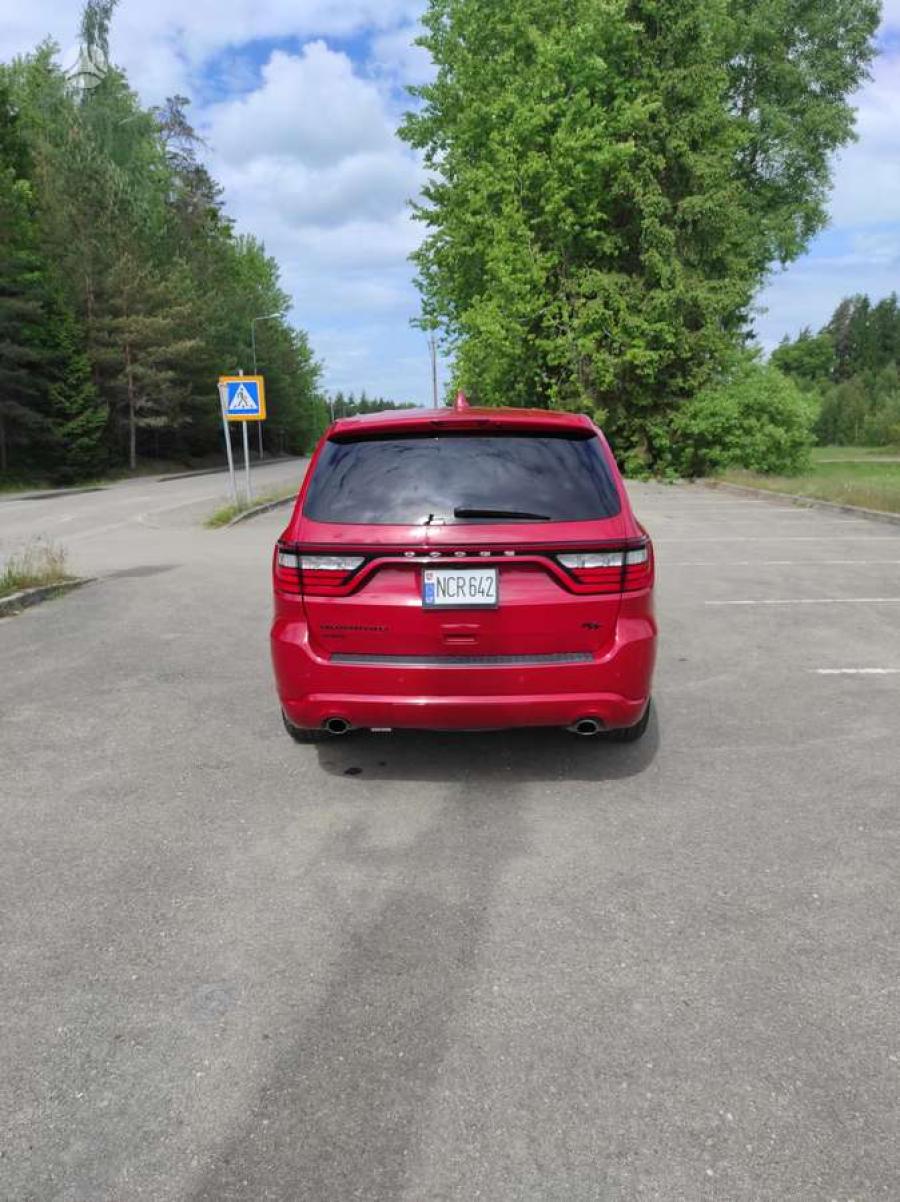 Red Dodge Durango 2015 in Kelme, with an engine capacity of 5.65 L and mileage of 285 thousand km for 15400 €, photo 4 on AUTOMOTO.COM.LV