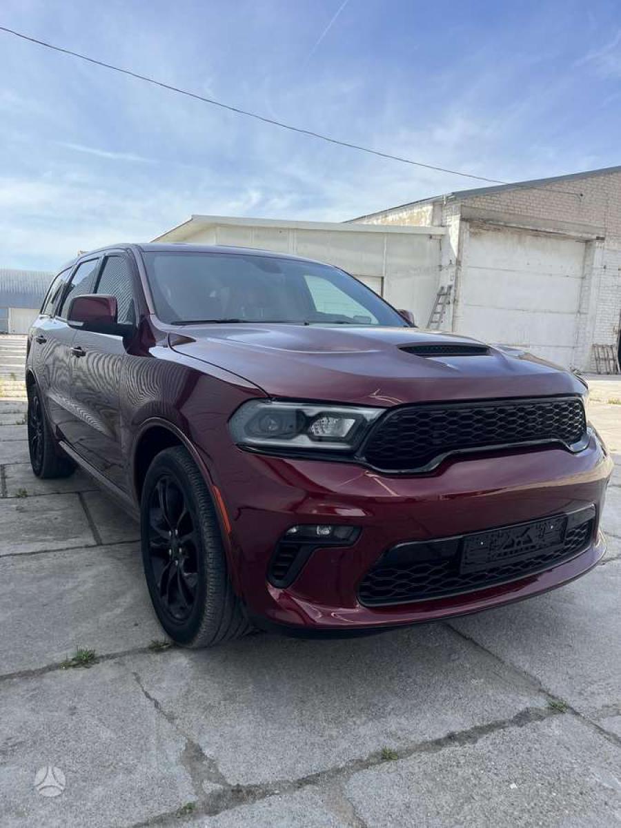 Red Dodge Durango 2020 in Klaipeda, with an engine capacity of 5.65 L and mileage of 95 thousand km for 20900 €, photo 1 on AUTOMOTO.COM.LV